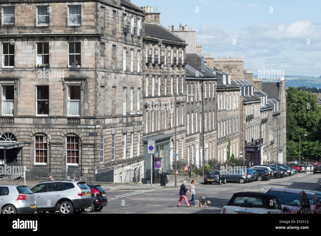 Edinburgh Dublin Street street scene Stock Photo - Alamy