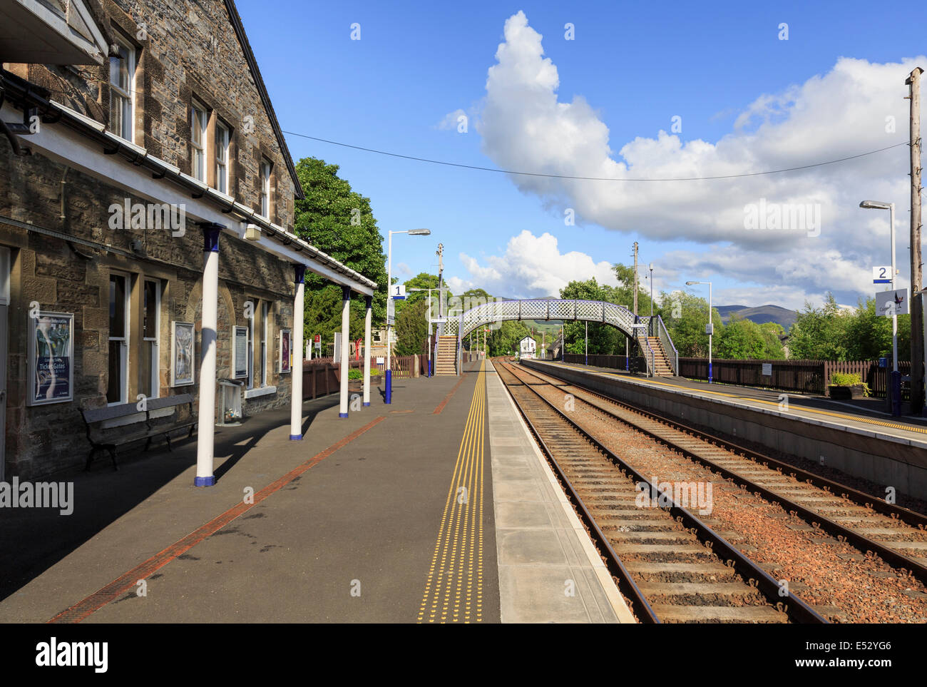 Empty railway stations High Resolution Stock Photography and Images - Alamy