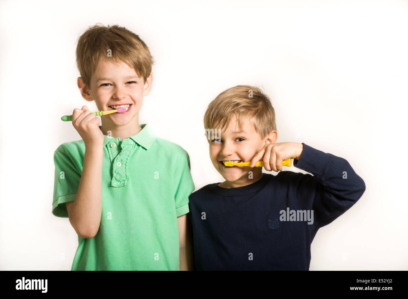 young brothers brushing teeth Stock Photo - Alamy