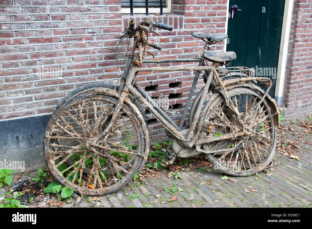 Rusty bicycles hi-res stock photography and images - Alamy