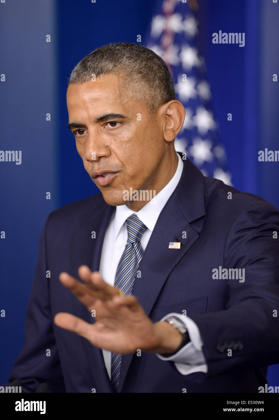 Obama in situation room hi-res stock photography and images - Alamy