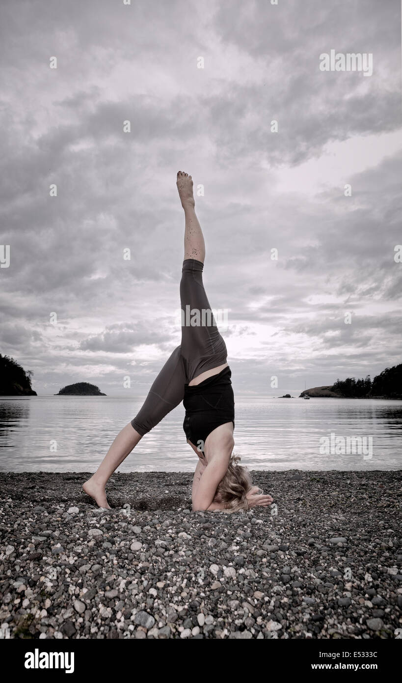 WASHINGTON - Yoga instructor Carly Hayden warming up Stock Photo - Alamy