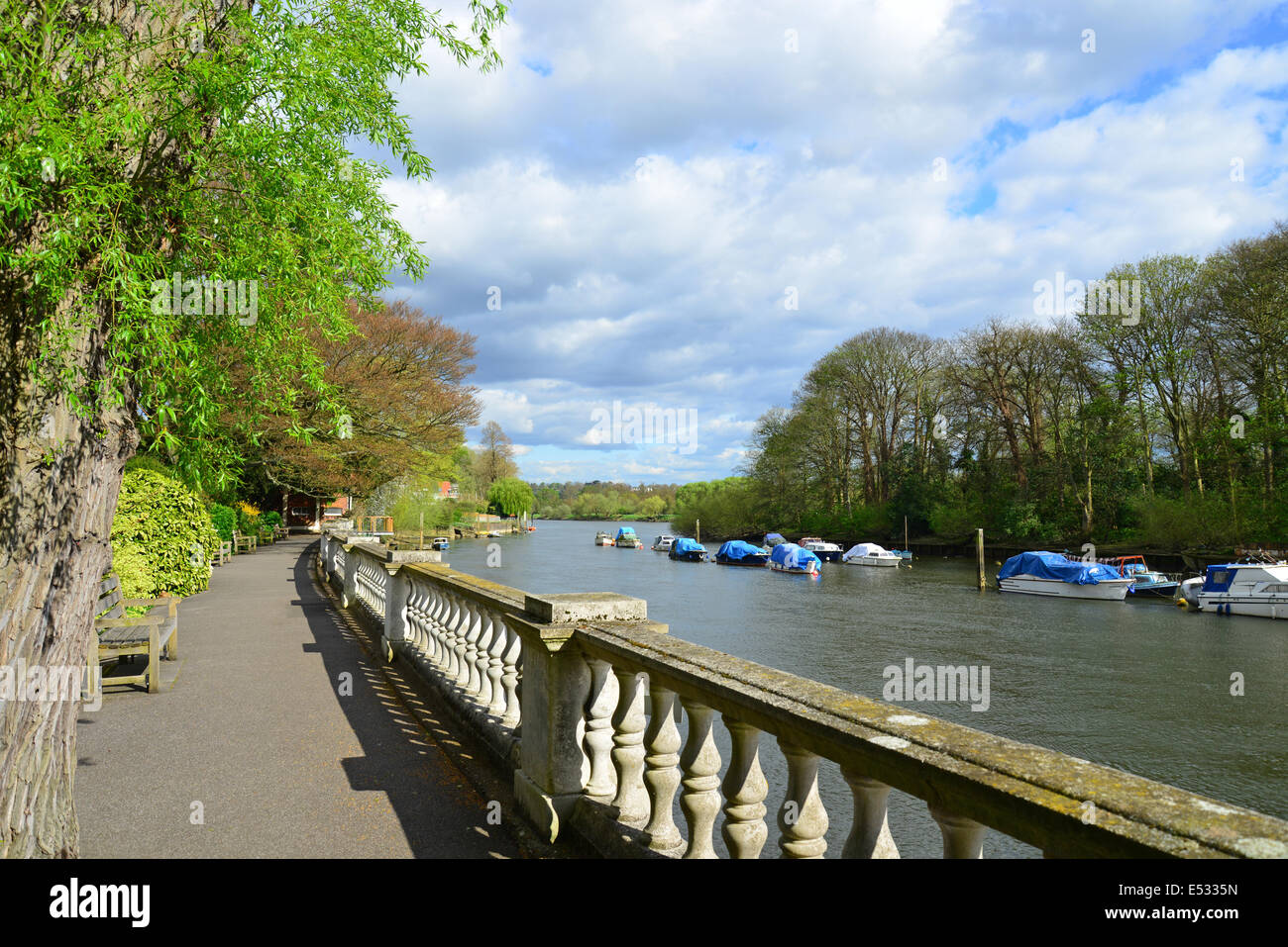 River thames paths hi-res stock photography and images - Alamy