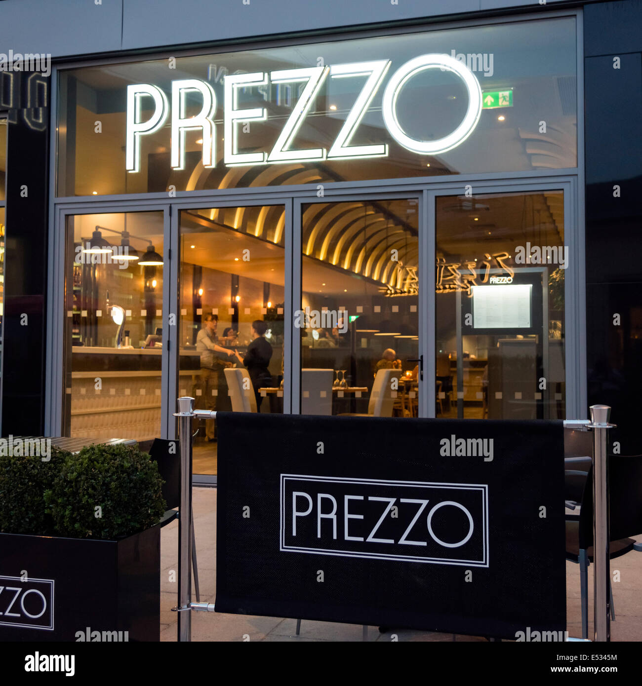 Restaurant uk hi-res stock photography and images - Alamy