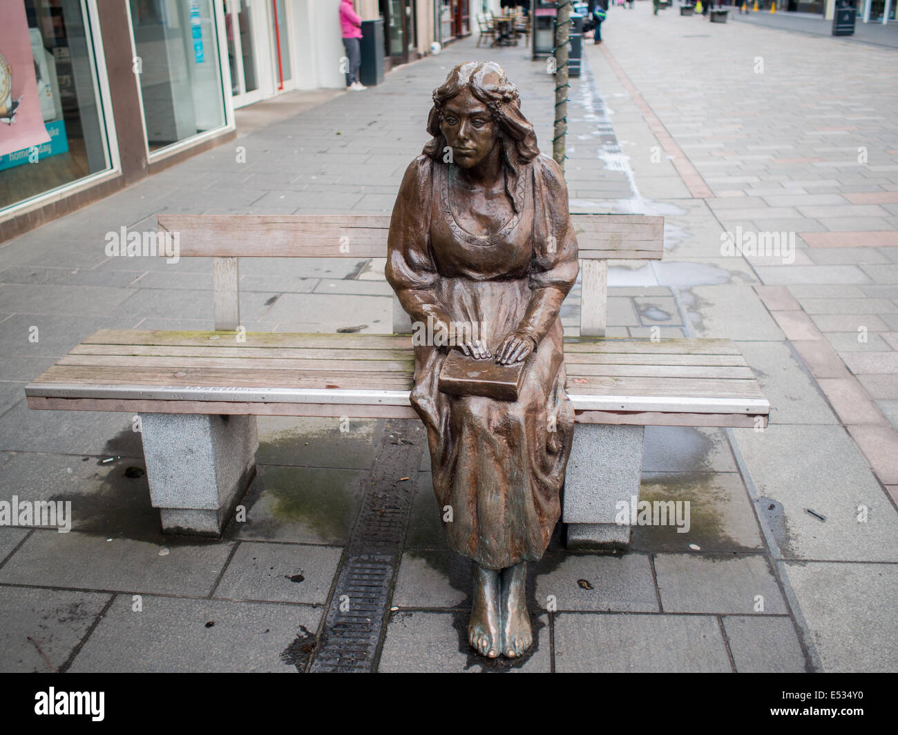 Sculpture of the Fair Maid of Perth, by Graham Ibbeson Stock Photo - Alamy