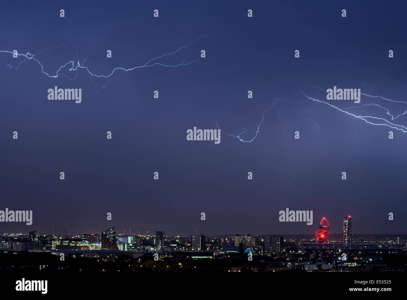 London thunderstorms hi-res stock photography and images - Alamy