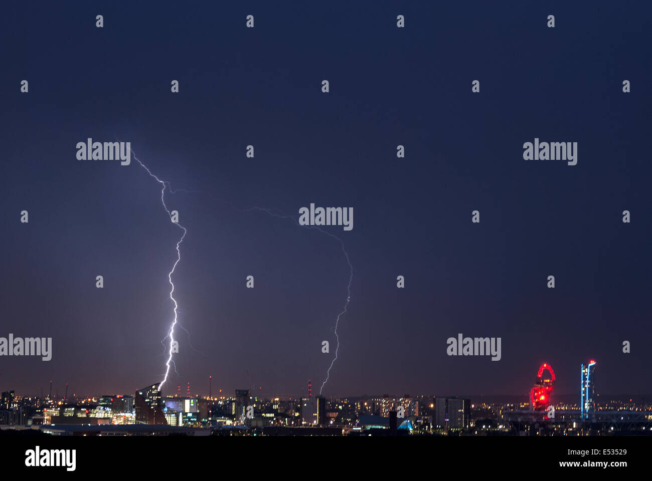 London thunderstorms hi-res stock photography and images - Alamy