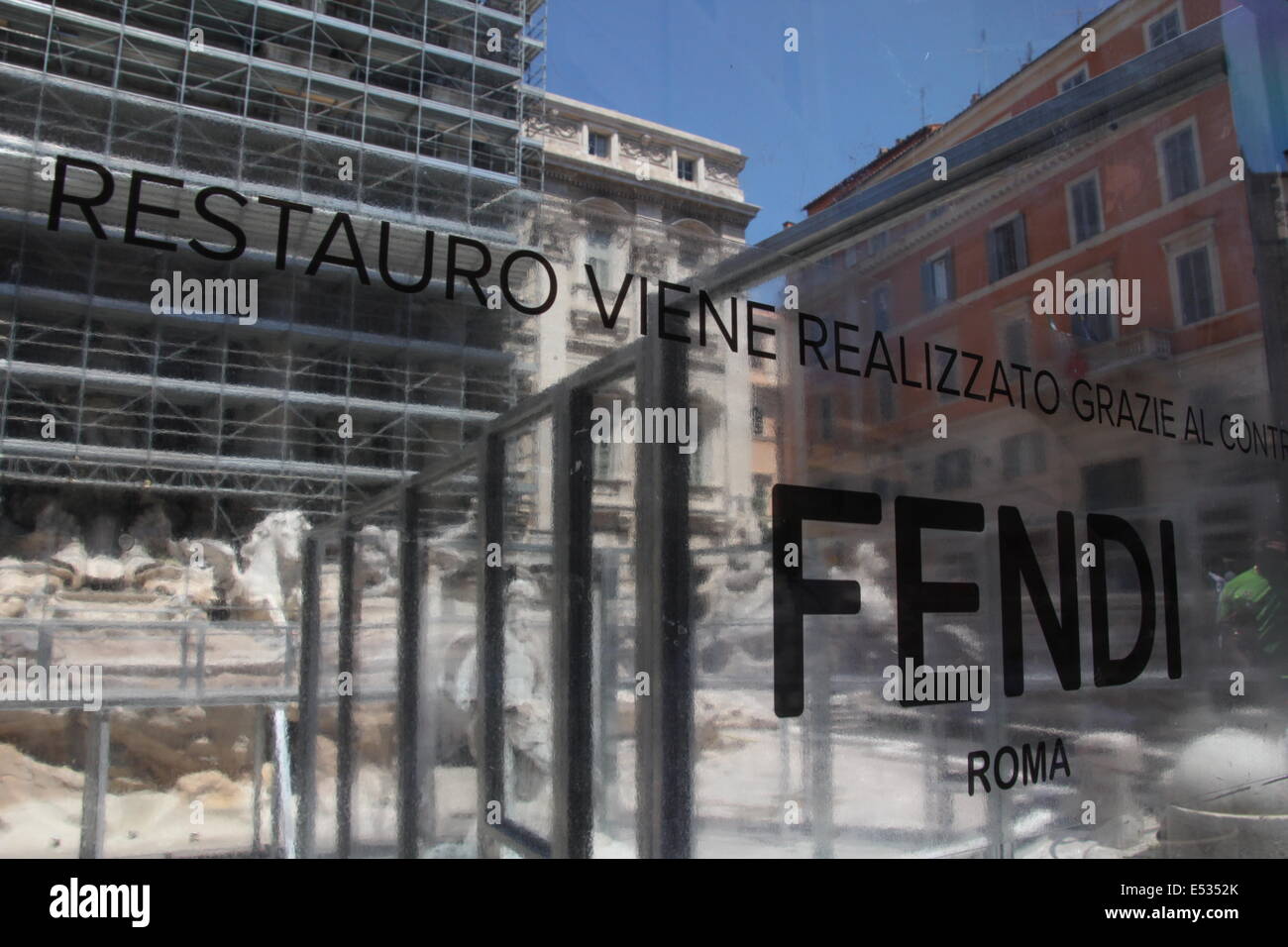 Rome trevi fountain scaffolding High Resolution Stock Photography and ...