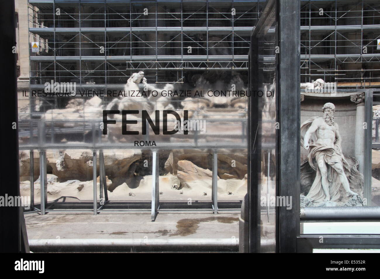 Rome trevi fountain scaffolding High Resolution Stock Photography and ...