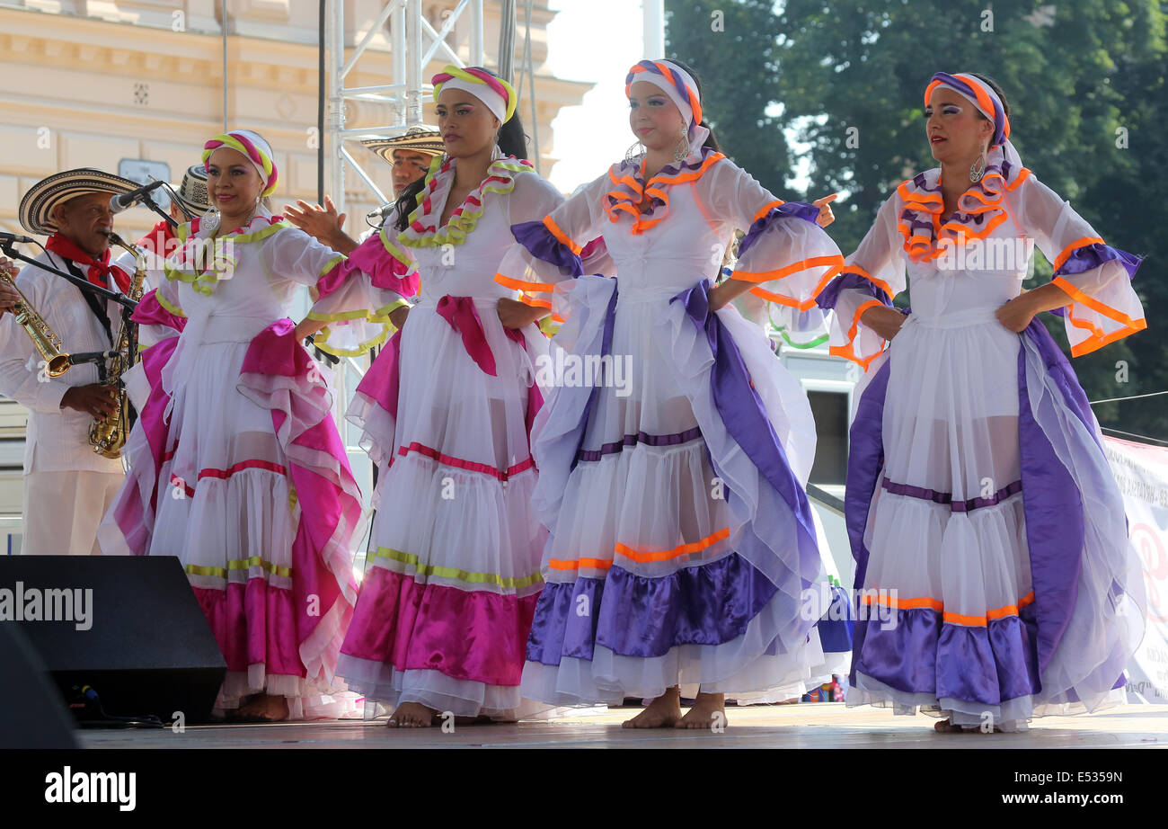 Folk groups Colombia Folklore Foundation from Santiago de Cali, during ...