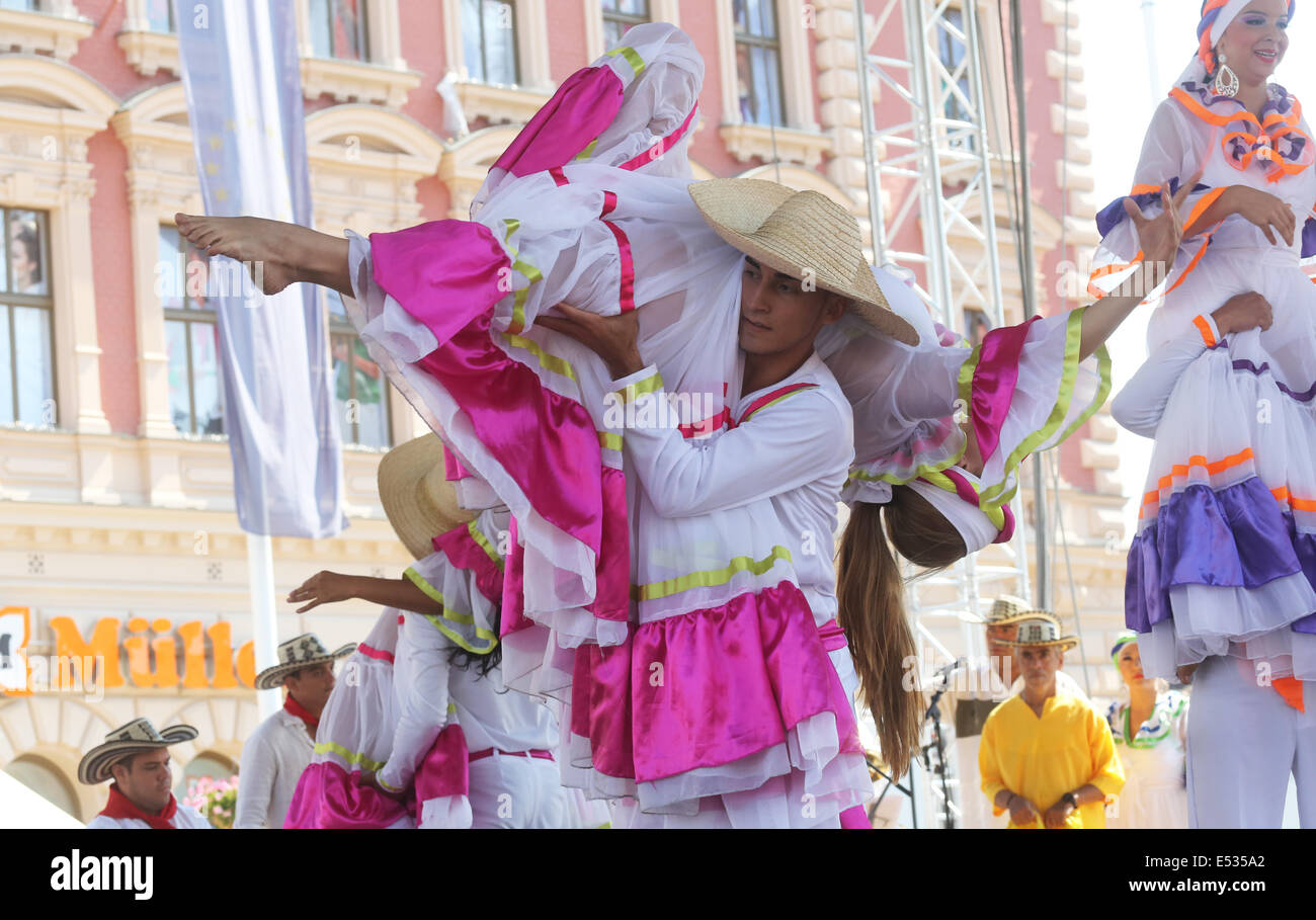 Folk groups Colombia Folklore Foundation from Santiago de Cali, during ...