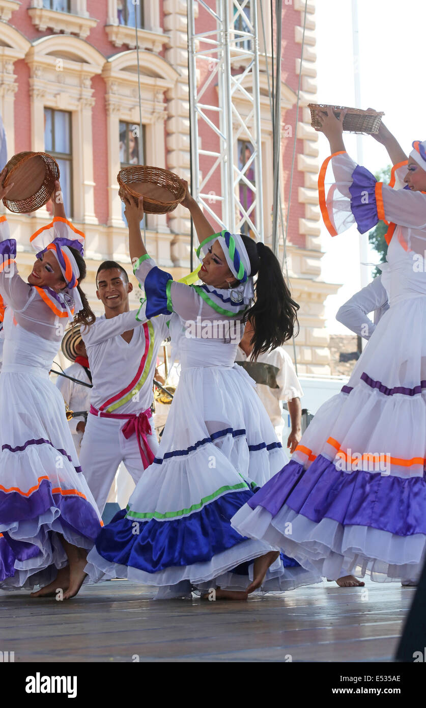 Folk groups Colombia Folklore Foundation from Santiago de Cali, during ...