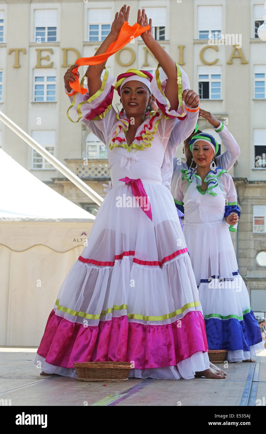Folk groups Colombia Folklore Foundation from Santiago de Cali, during ...
