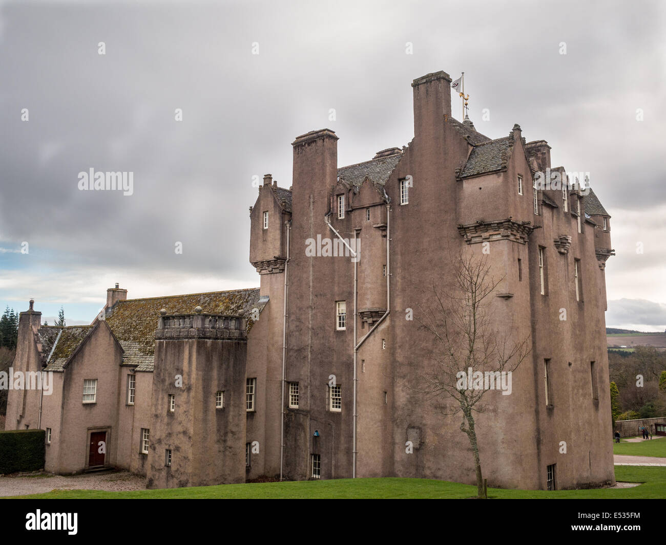 Crathes Castle general view Stock Photo - Alamy