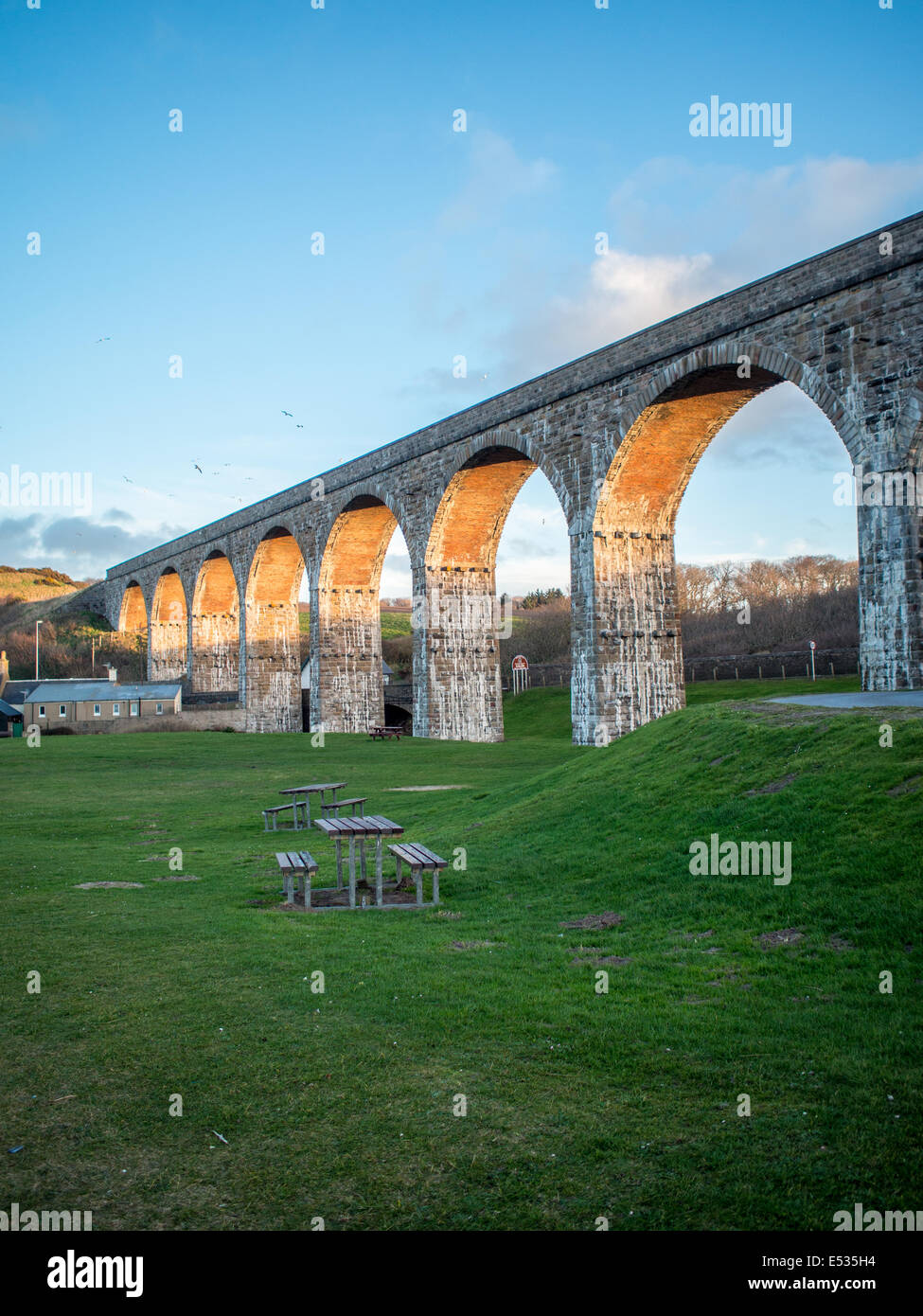Train viaduct hi-res stock photography and images - Alamy