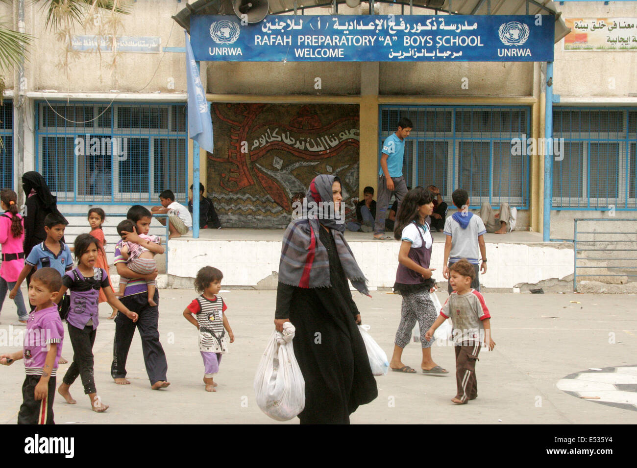 Rafah, Gaza. 18th July, 2014. Palestinians inside the UNRWA school as ...