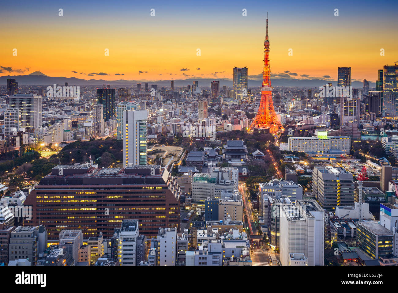 Tokyo, Japan skyline in Minato Ward Stock Photo - Alamy