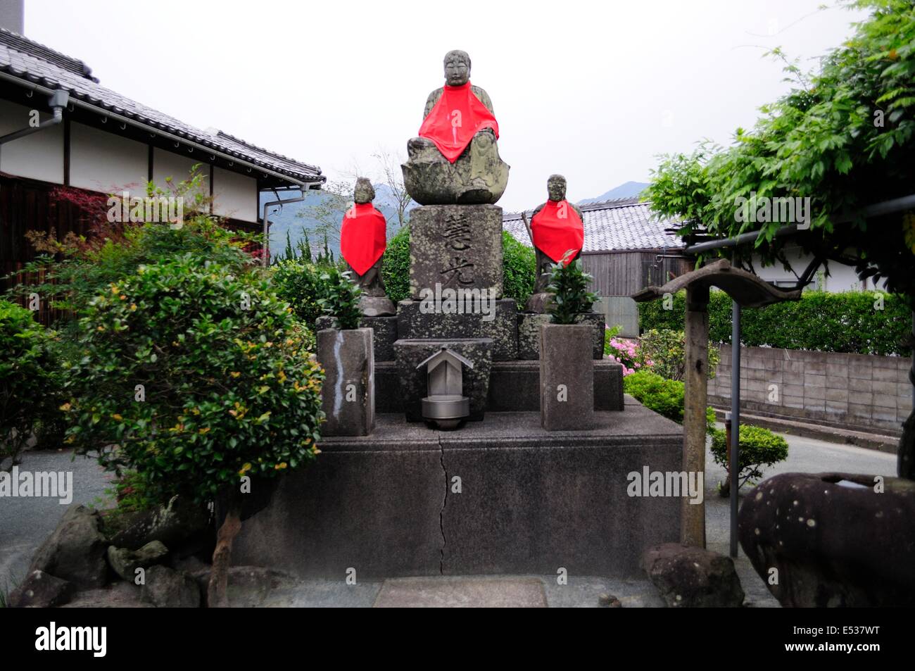 Ksitigarbha statue hi-res stock photography and images - Alamy