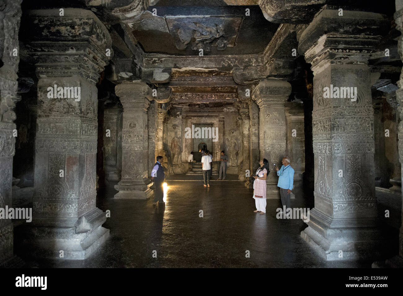 Cave 16 : Shrine, Main Hall and pillar details. Ellora Caves ...