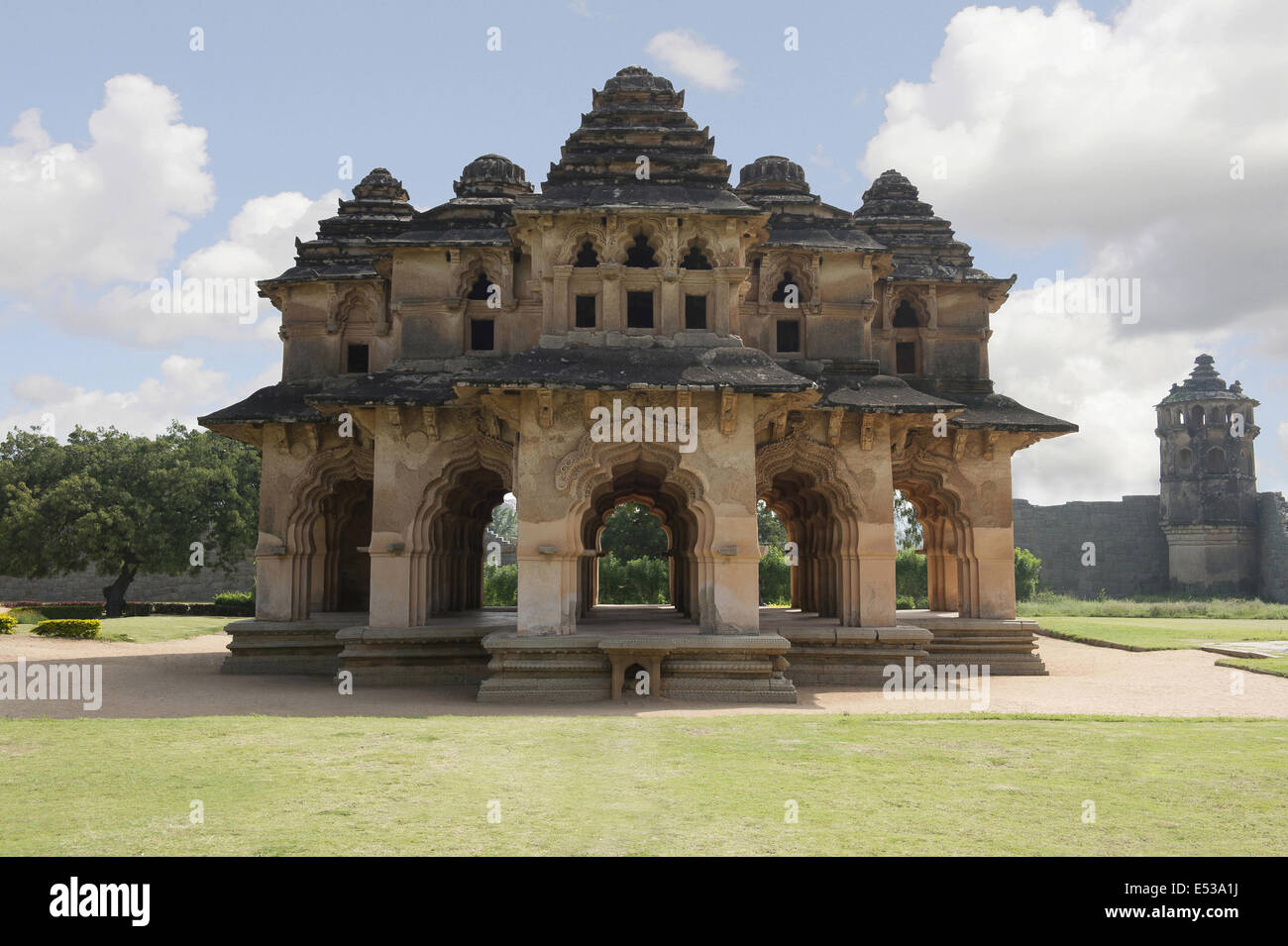Karnataka monuments hi-res stock photography and images - Alamy