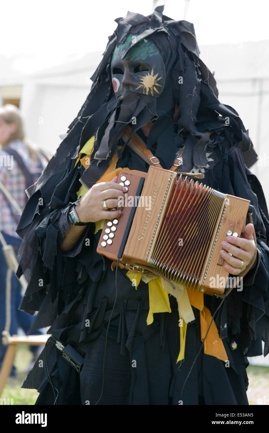 Medieval morris dancer hi-res stock photography and images - Alamy