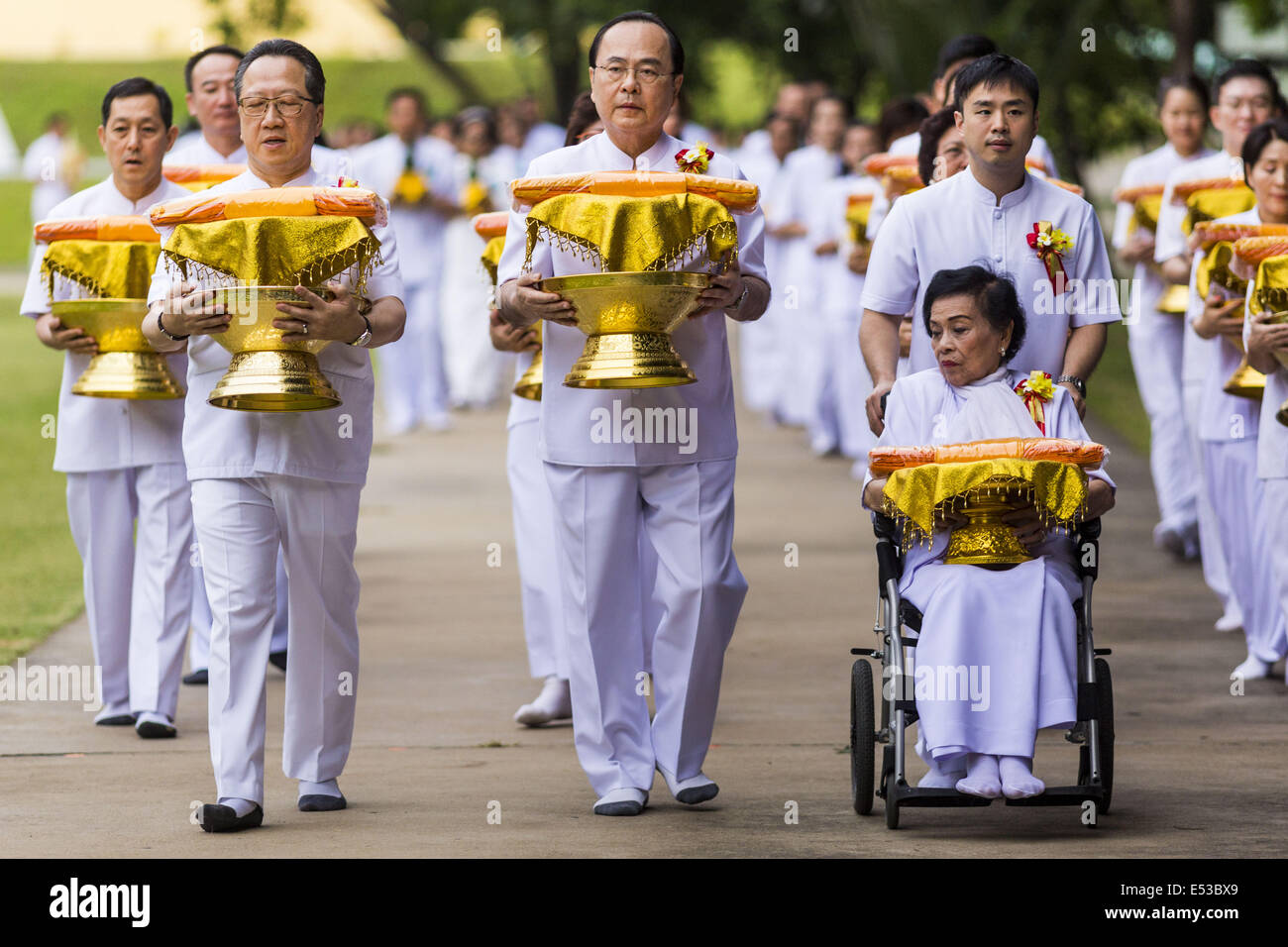 1970s monks in thailand hi-res stock photography and images - Alamy