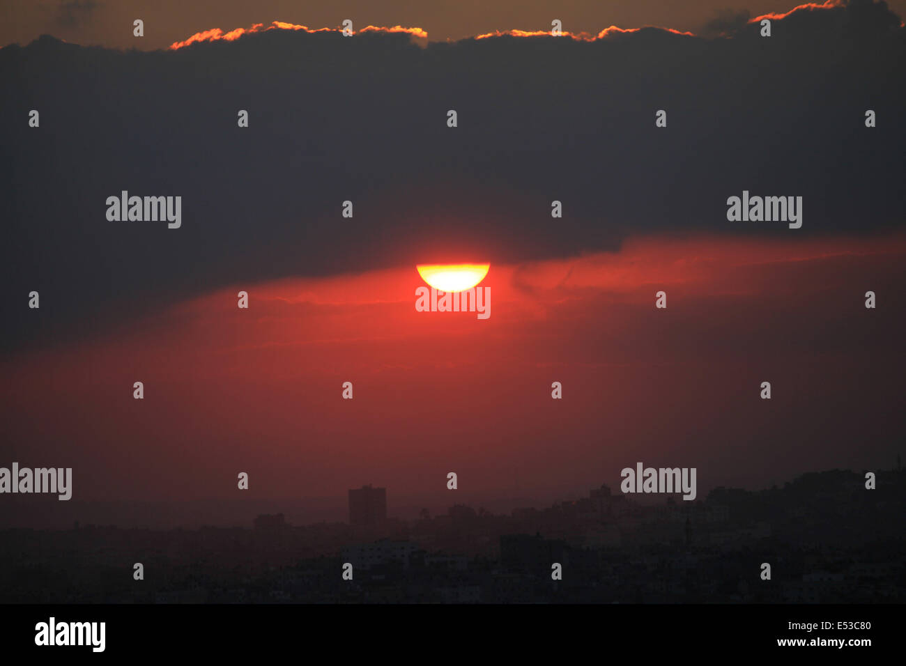 Gaza City, Gaza Strip, Palestinian Territory. 19th July, 2014. The ...