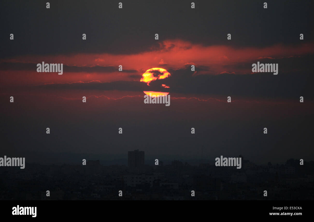 Gaza City, Gaza Strip, Palestinian Territory. 19th July, 2014. The ...