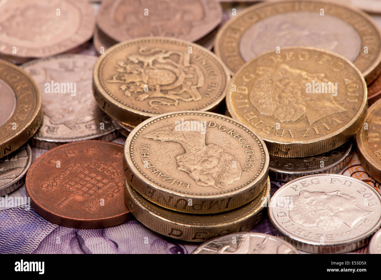 Money British pound sterling coins and paper Stock Photo - Alamy