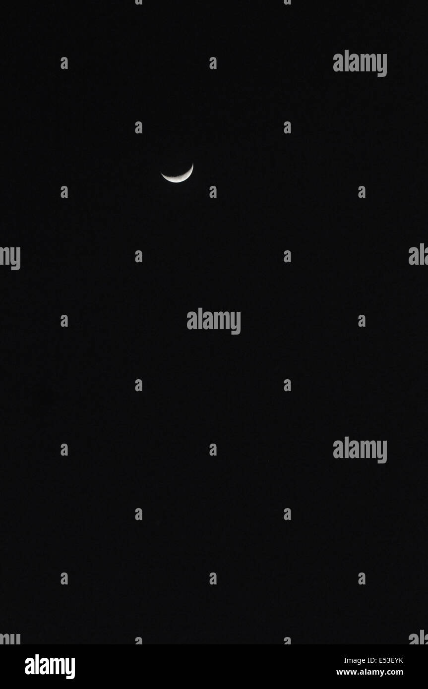 Night sky with crescent moon hi-res stock photography and images - Alamy