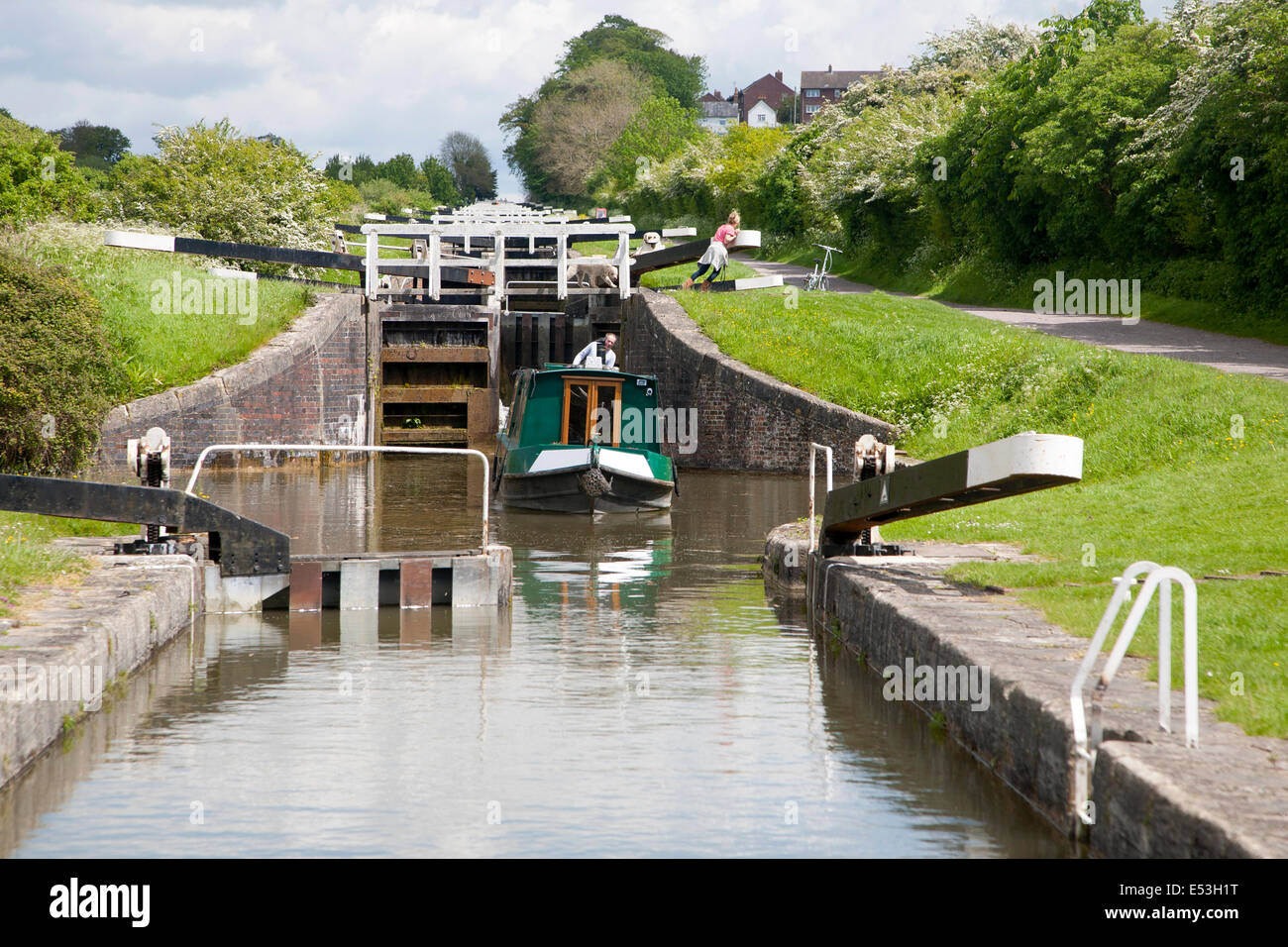 Caen hill flight of locks hi-res stock photography and images - Alamy