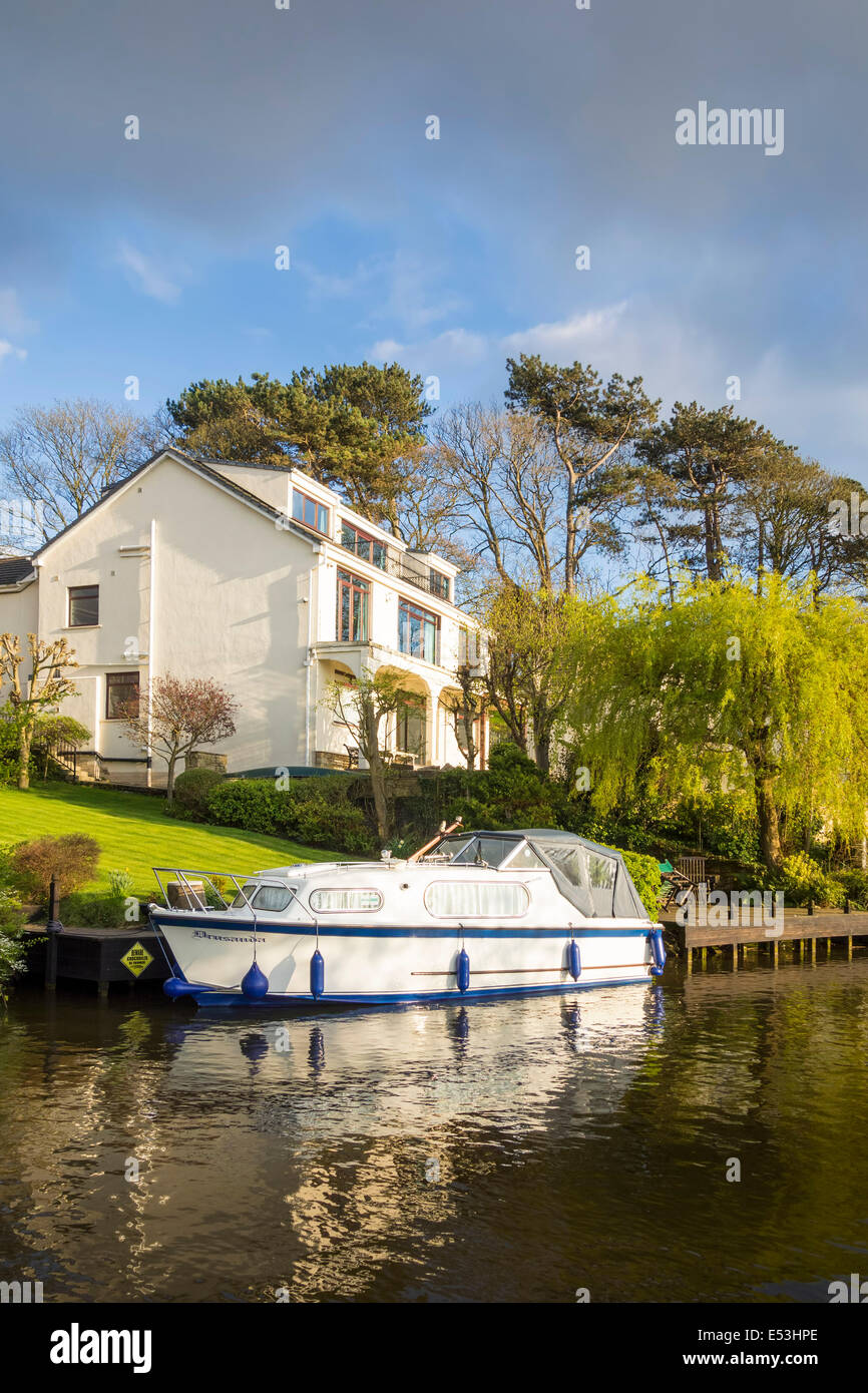 The Lancaster canal at Hest Bank, Lancashire Stock Photo - Alamy