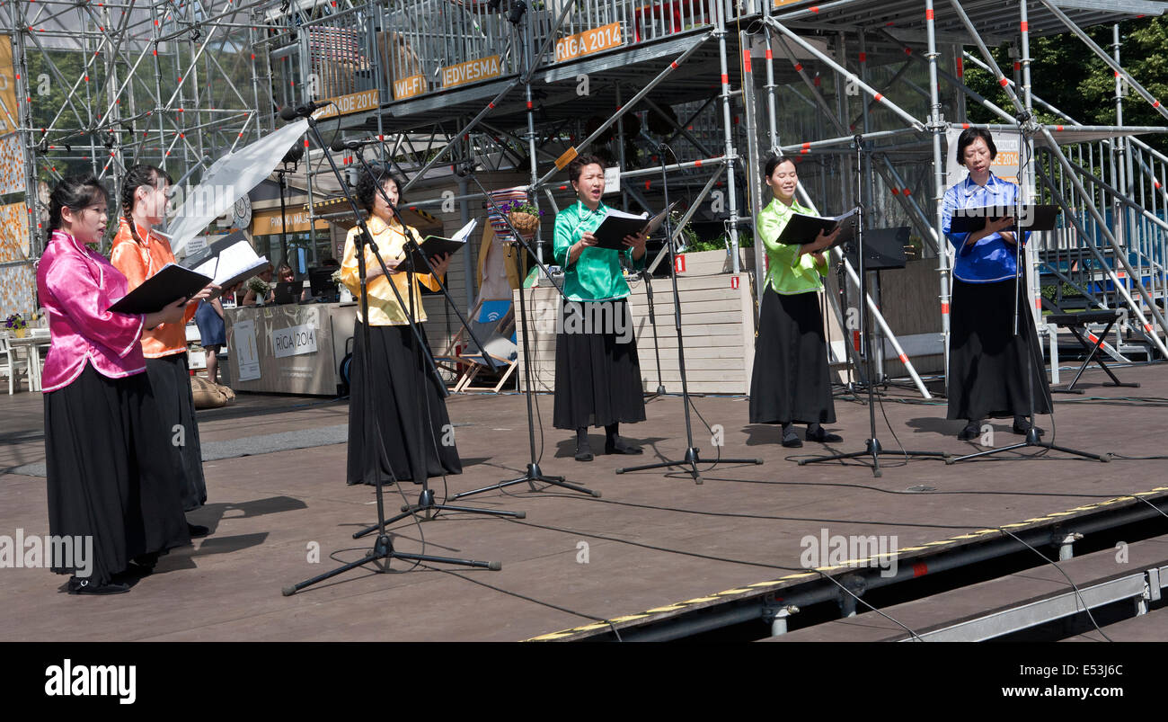 Chinese opera stage hi-res stock photography and images - Alamy