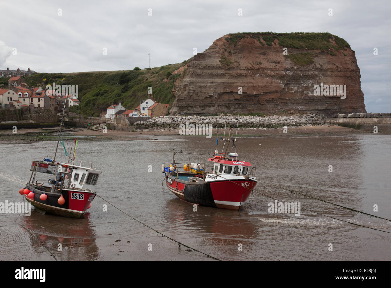 Boats yorkshire coast hi-res stock photography and images - Alamy