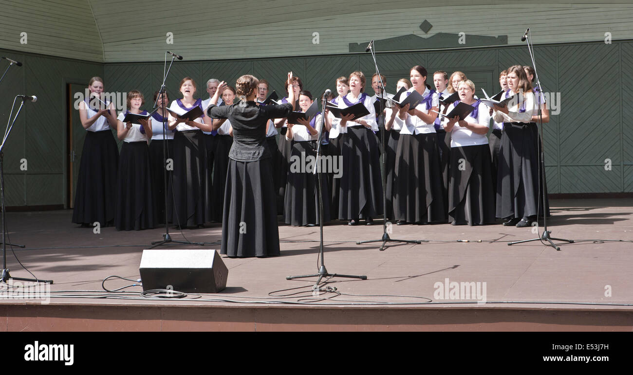 Choir on stage hi-res stock photography and images - Alamy