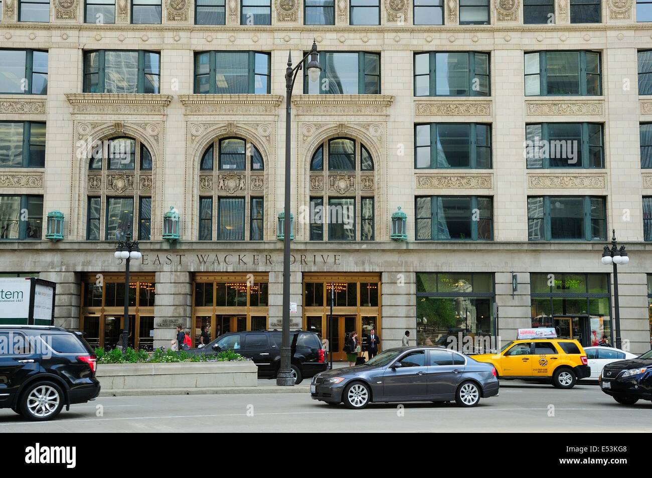 Chicago Building facade along East Wacker Drive Stock Photo - Alamy