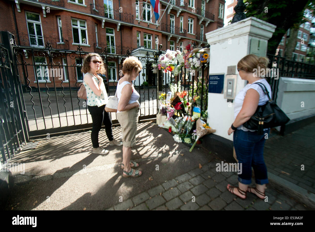 Dutch embassy london hi-res stock photography and images - Alamy