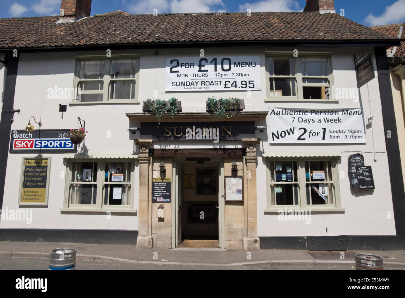 The sun inn pub hi-res stock photography and images - Alamy