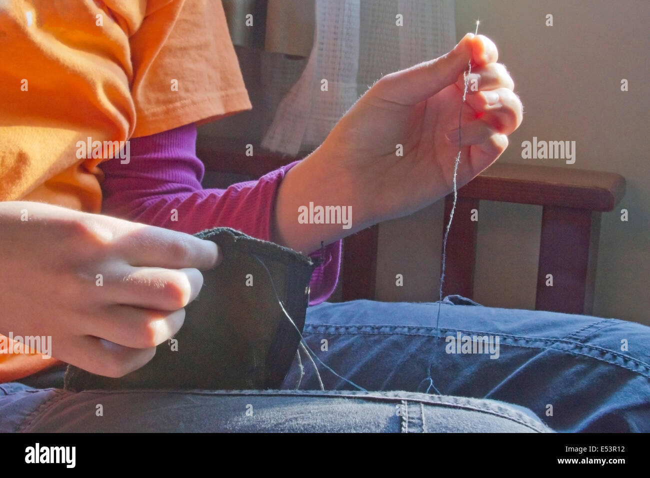 Hand sewing needle hi-res stock photography and images - Alamy