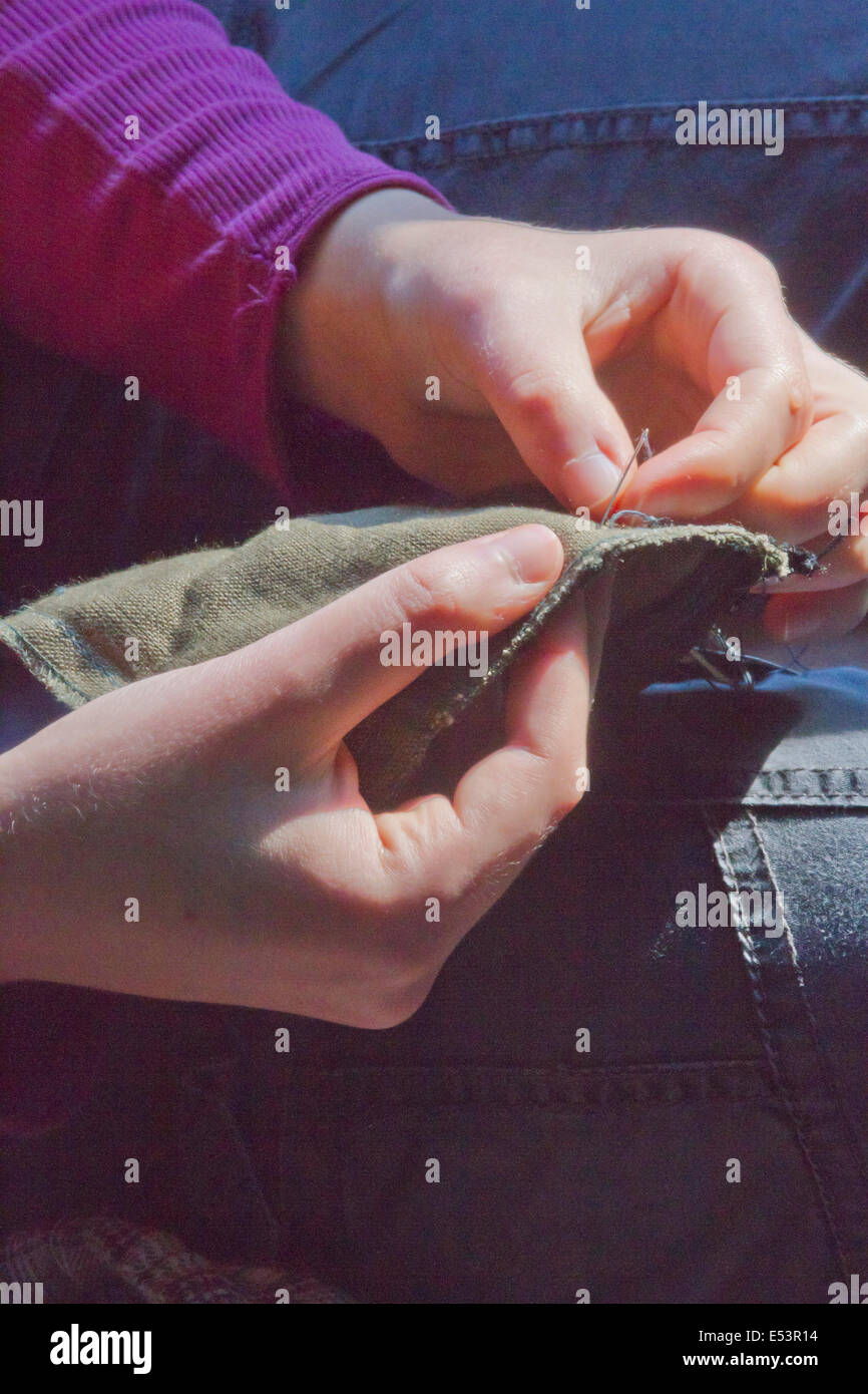 A sewing needle hi-res stock photography and images - Alamy