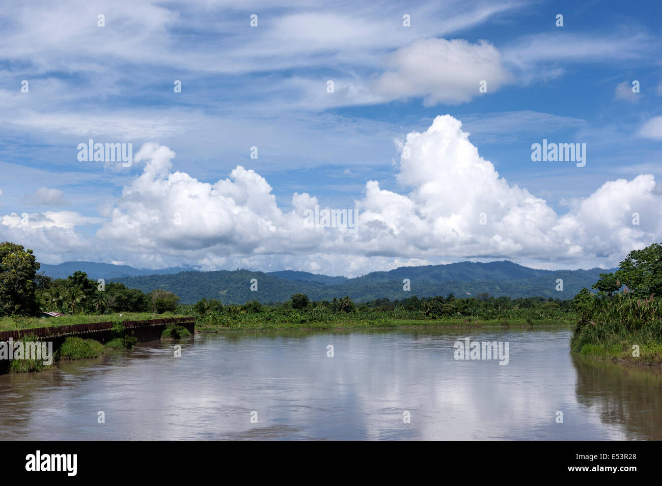 River Sixaola Border crossing connects Guabito to Sixaola. Border ...