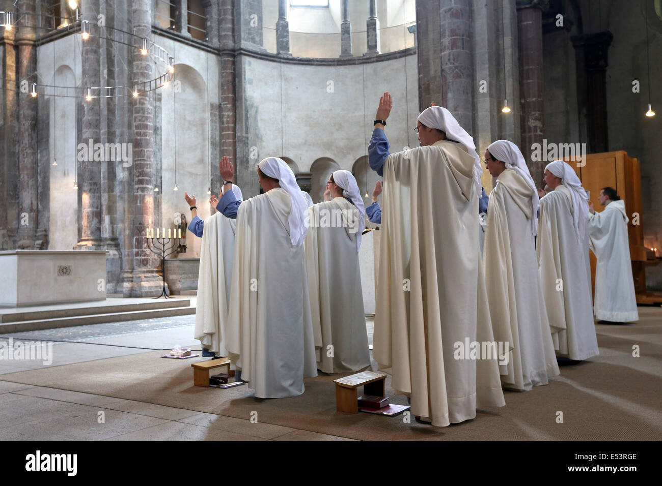 Nuns of the roman catholic religious congregation Monastic Communities ...