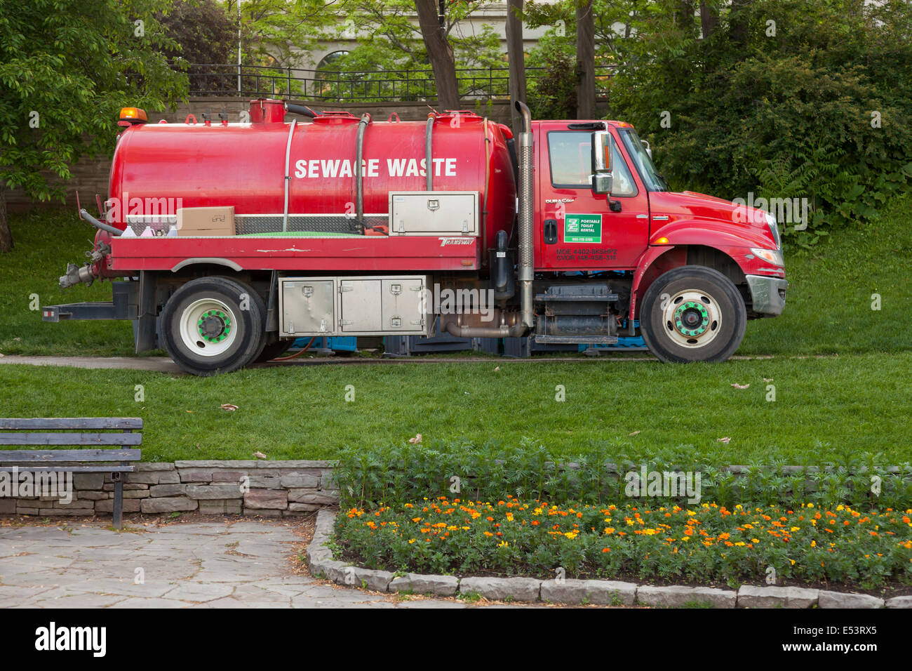 Sewage truck hi-res stock photography and images - Alamy