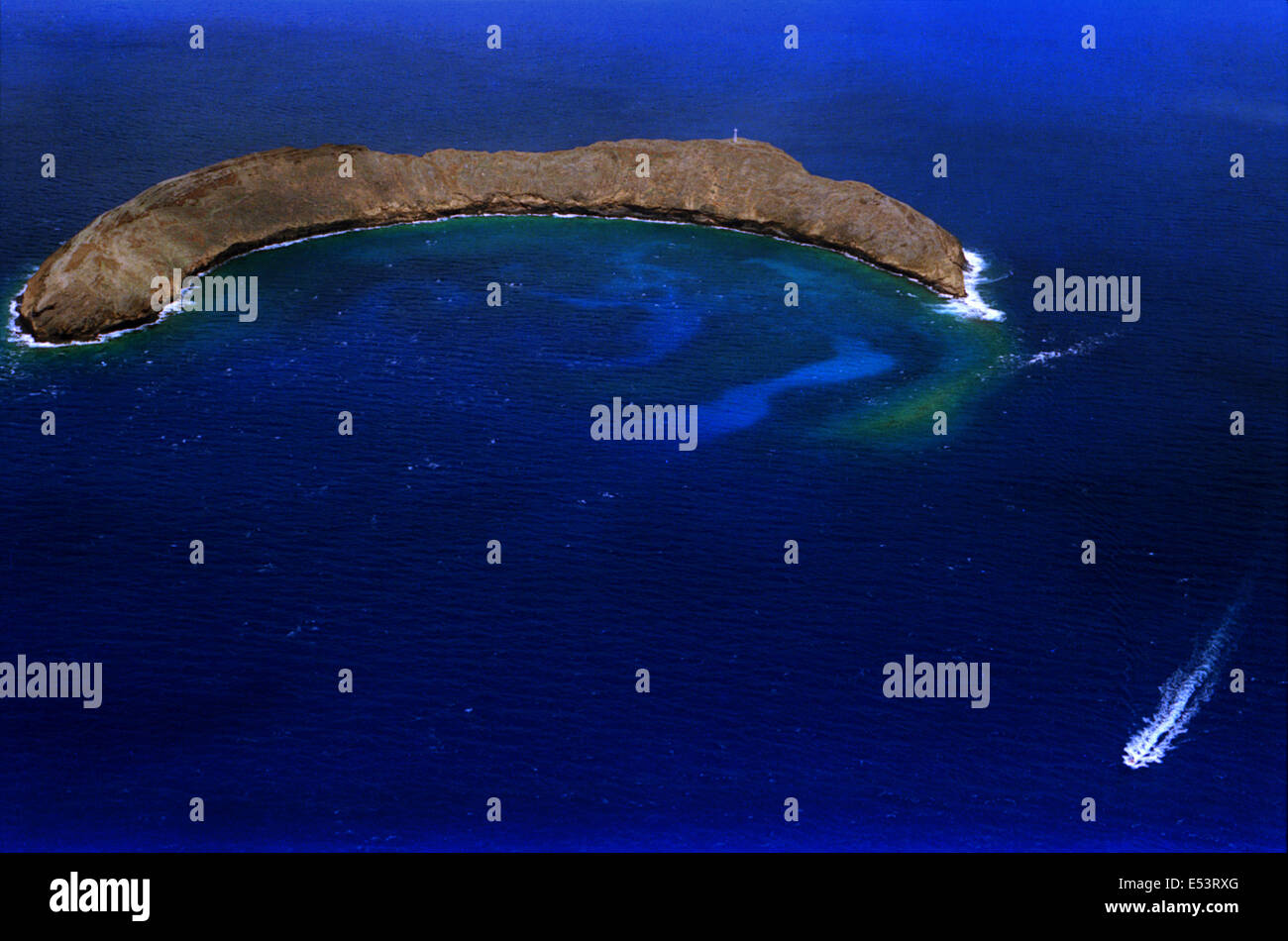 Molokini crater hi-res stock photography and images - Alamy