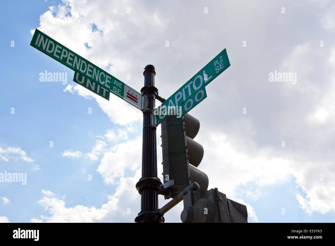 Intersection corner hi-res stock photography and images - Alamy