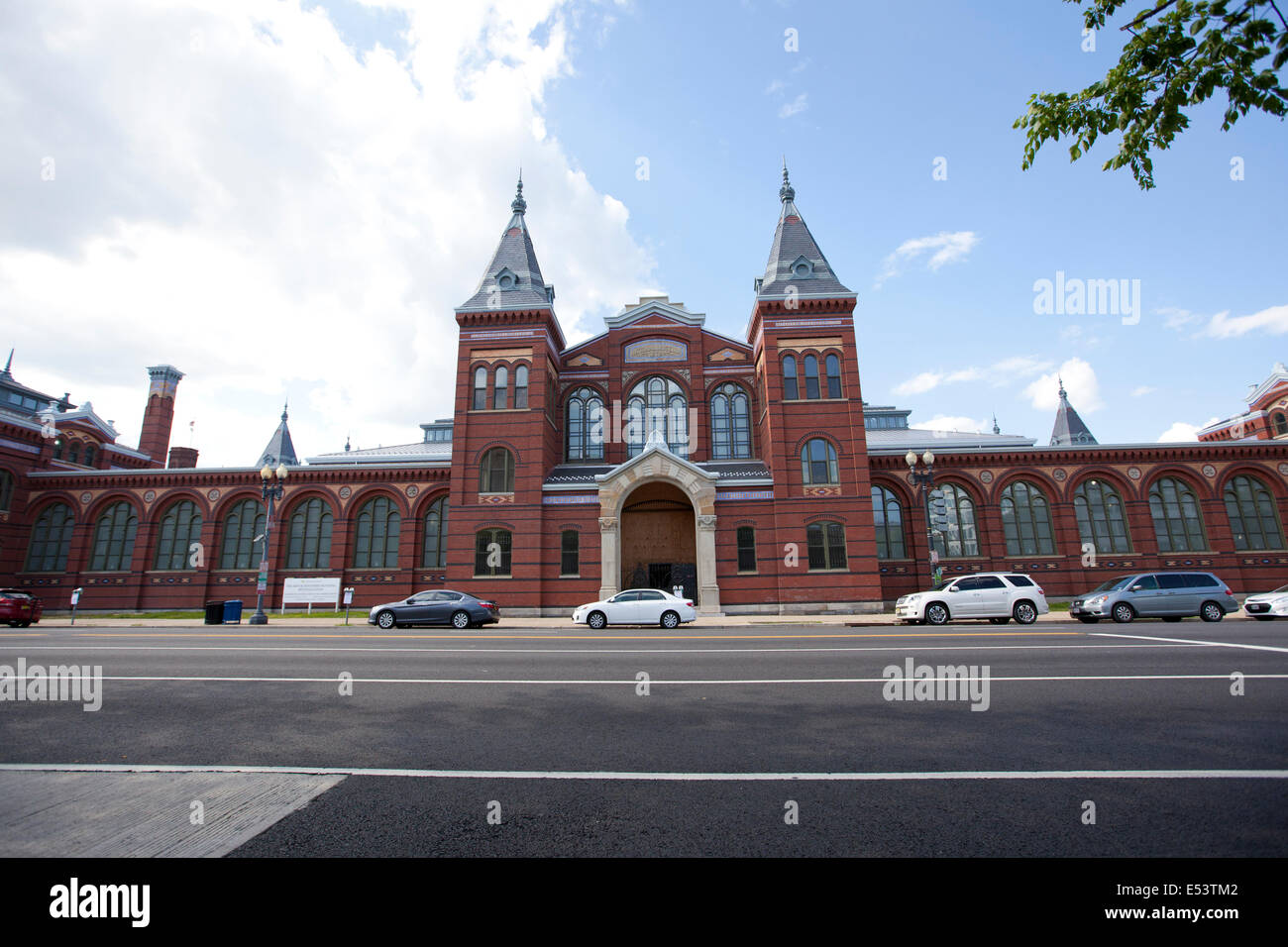 WASHINGTON D.C. - MAY 24, 2014: The Smithsonian National Museum ...