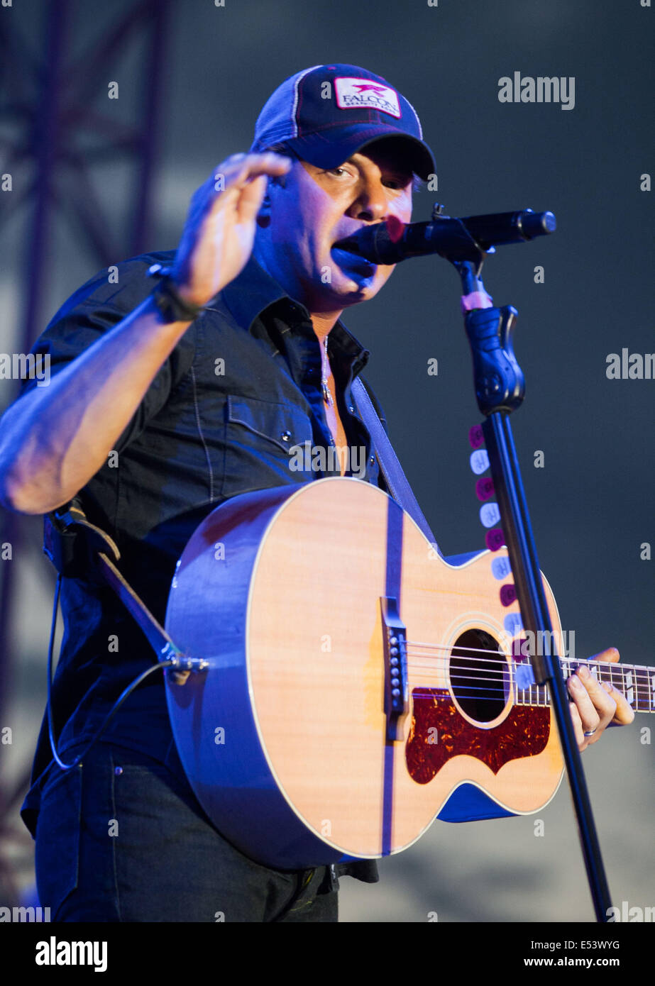 Turlock, CA, USA. 14th July, 2014. Rodney Atkins performs with his band ...