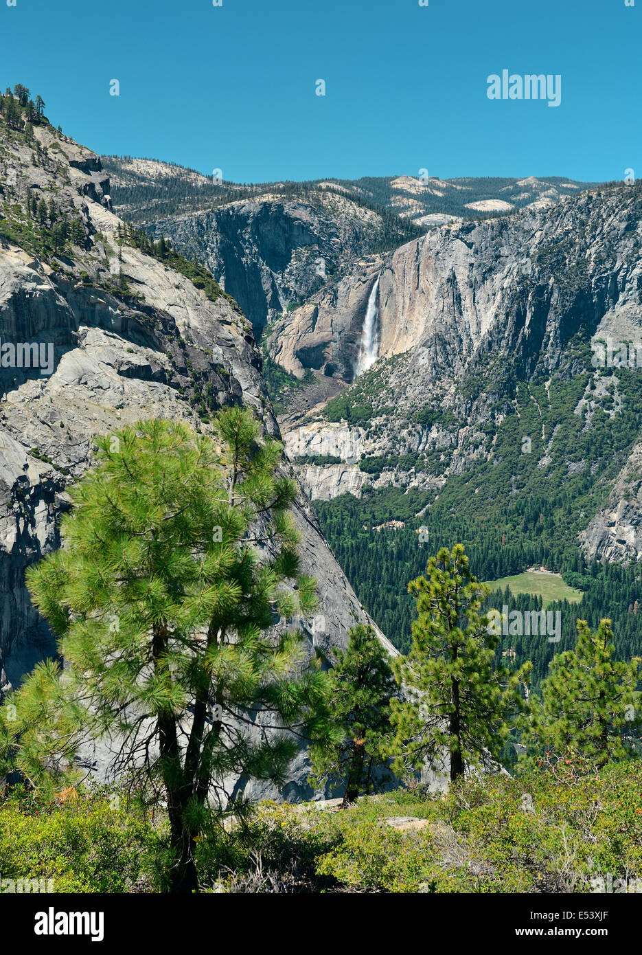 Waterfalls in yosemite national park hi-res stock photography and ...