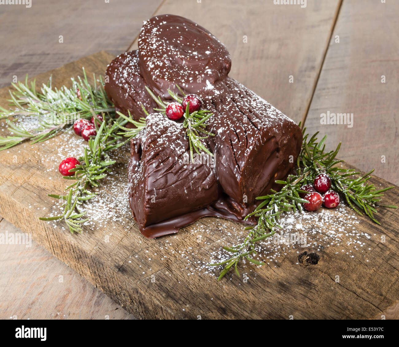Traditional yule log hi-res stock photography and images - Alamy