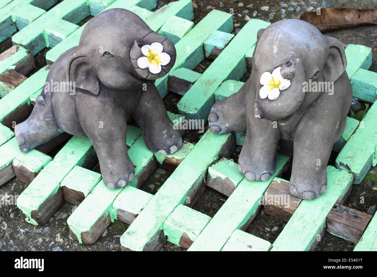 Asian elephant statue hi-res stock photography and images - Alamy